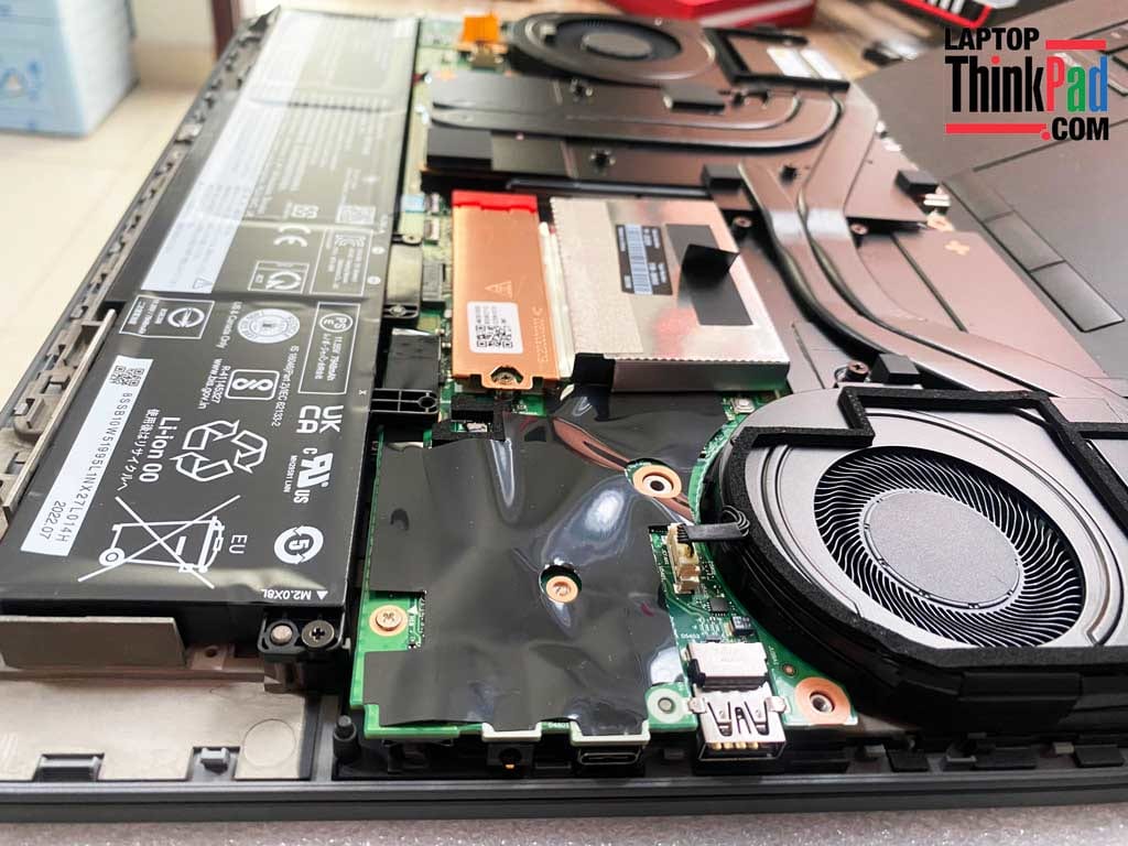 ThinkPad P16 Gen 2 i7-13700HX Vga 8GB 16in 4K-NEWSeal | Có trả góp